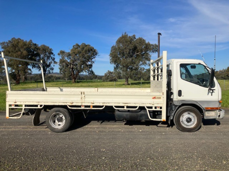 Lot 54 - Mitsubishi Canter 2002 model. With side tray | AuctionsPlus