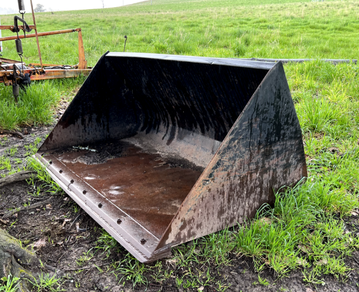 Lot 11 - TELEHANDLER BUCKET 8FT | AuctionsPlus
