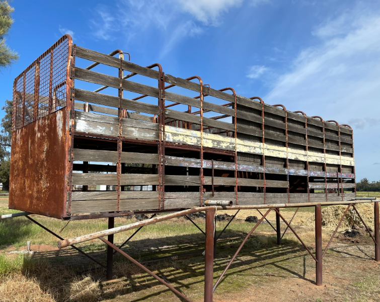 Lot 16 - Stock Crate | AuctionsPlus