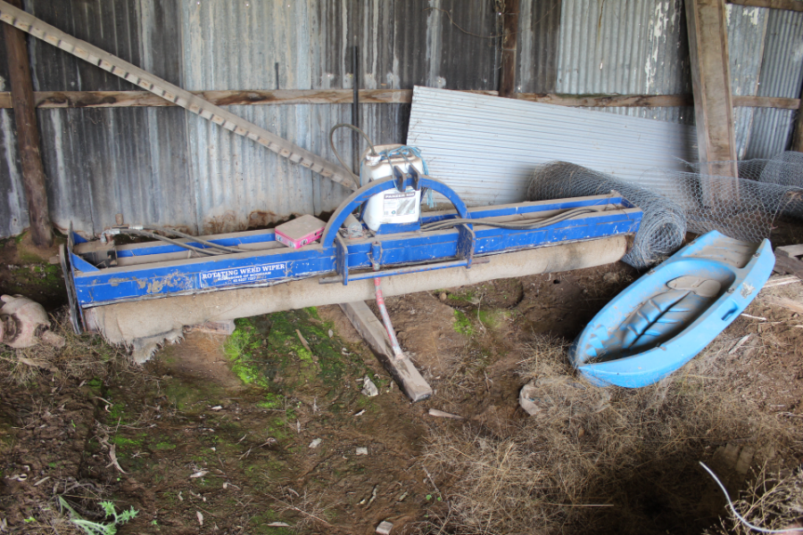 Lot 153 - ROTATING WEED WICKER | AuctionsPlus