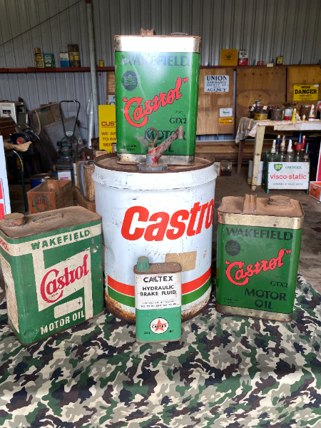 Lot 35 - Garagenalia Wakefield Castrol and Caltex set x5 items ...