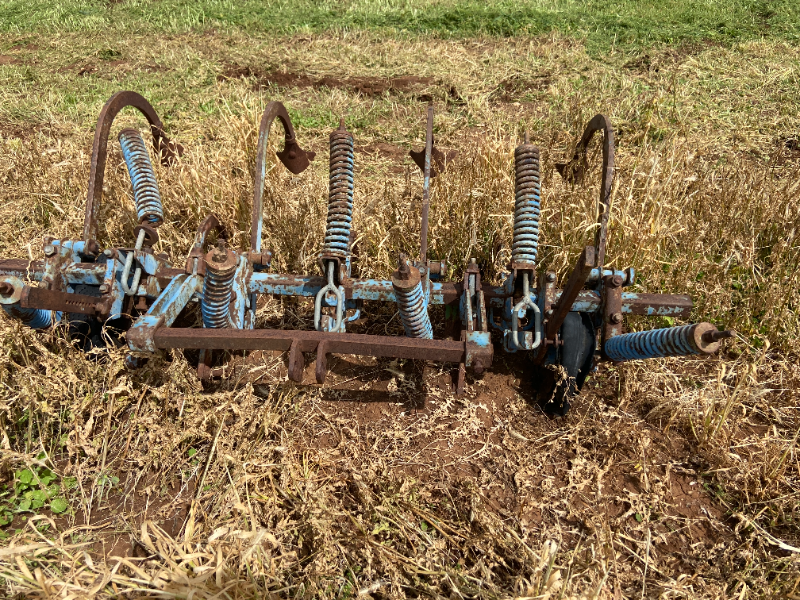 Lot 20 - Napier 7-Tyne Chisel Plough | AuctionsPlus