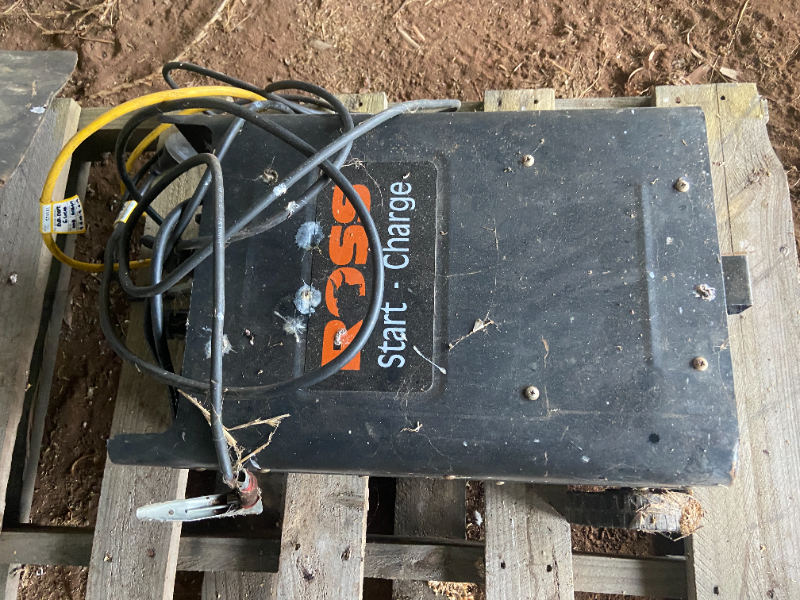Lot 80 - Ross RBC620 Jumper Pack & Charger | AuctionsPlus
