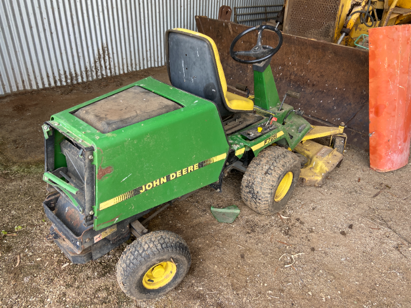 Lot 23 - John Deere 54' F725 Ride-on Mower | AuctionsPlus