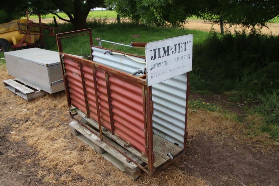 Lot 63 - Jim Jett Sheep Jetter | AuctionsPlus