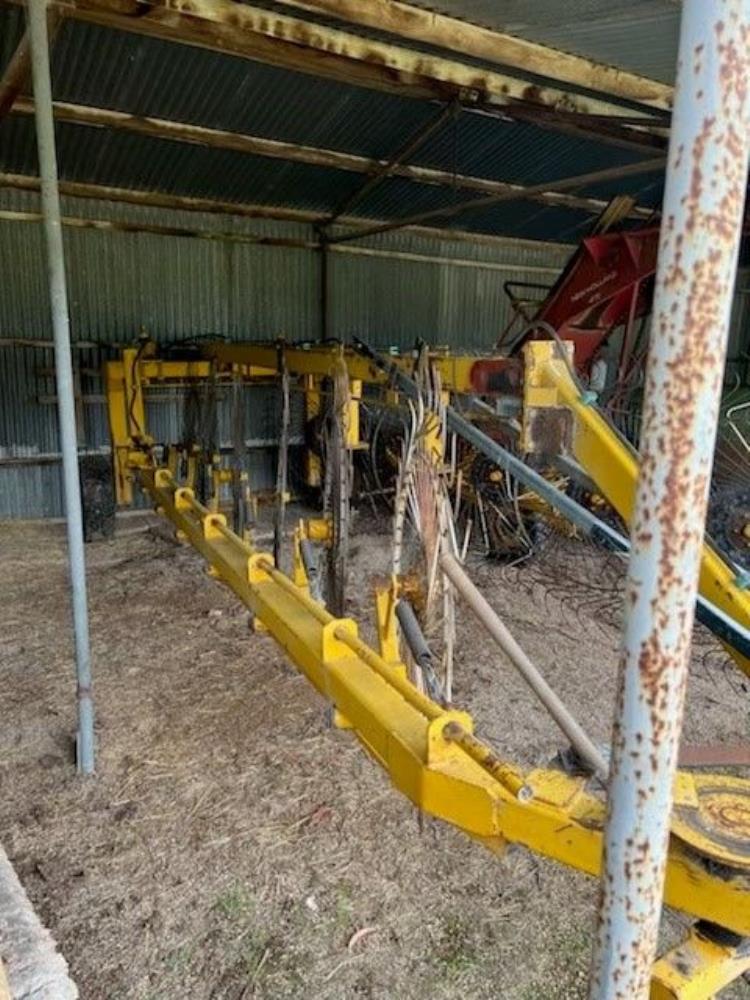 Lot 18 - Elsworth Hay Rake - 12 wheel | AuctionsPlus