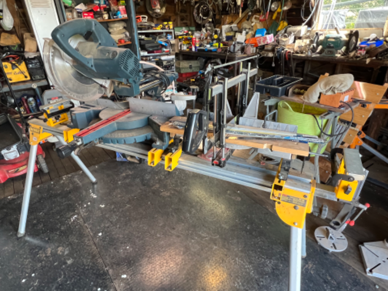 Lot 128 - DeWalt Sliding Work Bench | AuctionsPlus