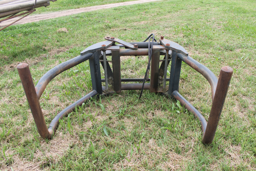 Lot 25 - Quicke 2004 Hay Grab | AuctionsPlus