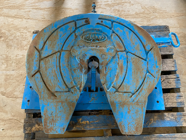 Lot 79 - Holland Turn Table | AuctionsPlus