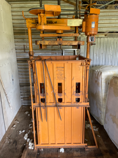 Lot 53 - Sunbeam Electric Wool Press | AuctionsPlus