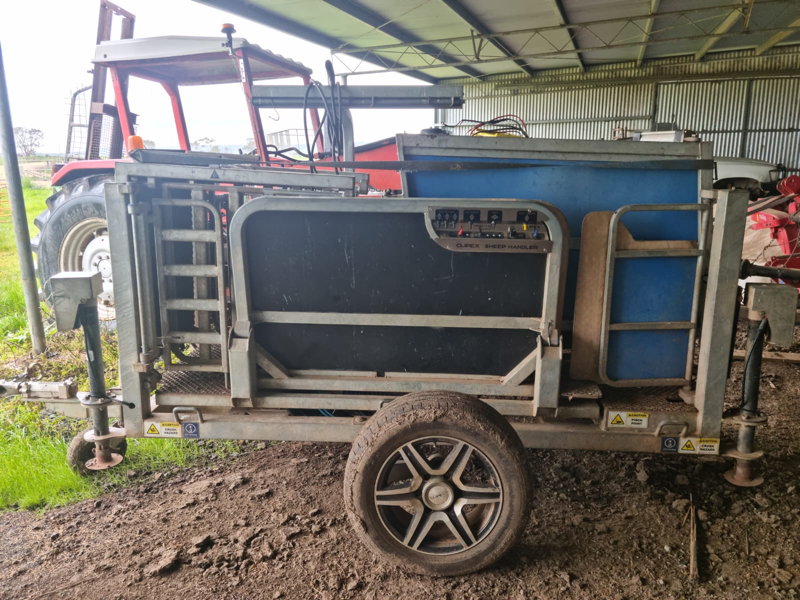 Lot 214 - CLIPEX Sheep Handler | AuctionsPlus