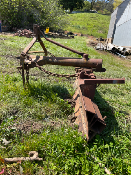Lot 31 - Massey Ferguson 3 Point Linkage Reversable Grader Blade ...