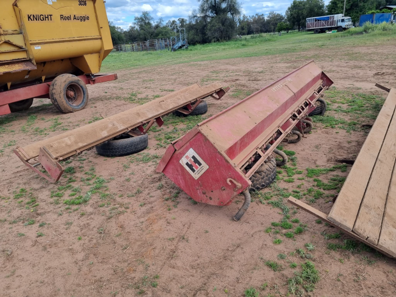 Lot 191 - INTERNATIONAL COMBINE SEED BOX 24 RUN | AuctionsPlus