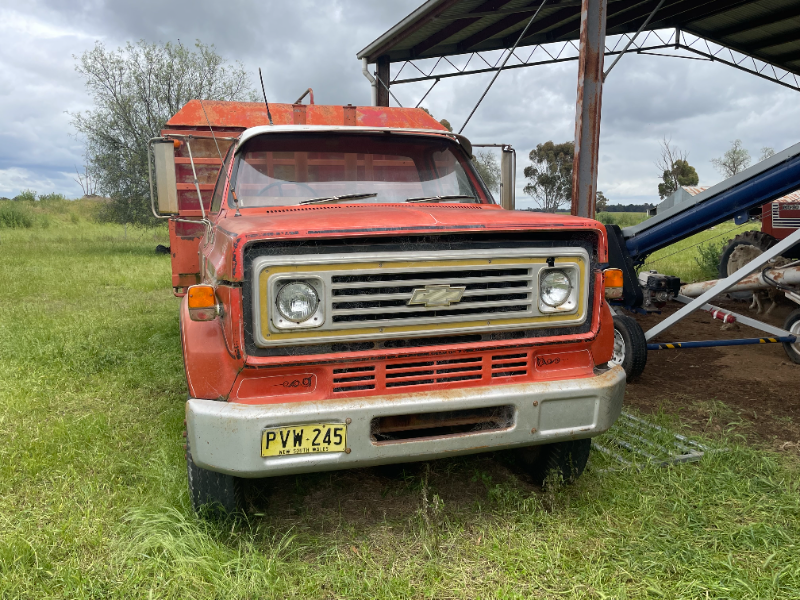 Lot 230 - Chevrolet Table Top Truck | AuctionsPlus