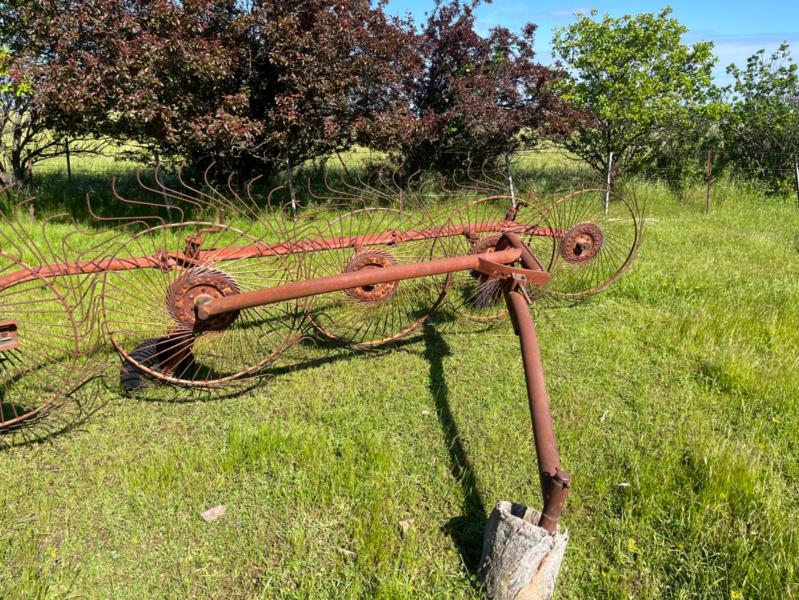 Lot 66 - 5 WHEEL HAY RAKE | AuctionsPlus