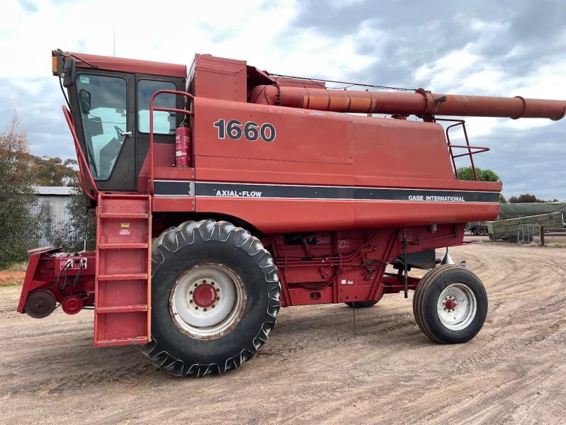 Lot 13 - CASE 1660 HEADER WITH 25FT FRONT | AuctionsPlus