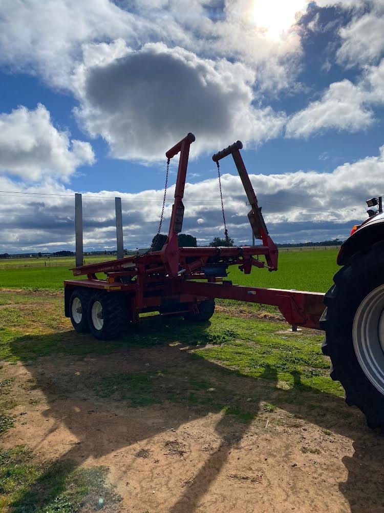 Lot 3 - 2012 MORRIS PRO AG 16 BALE STACKER | AuctionsPlus
