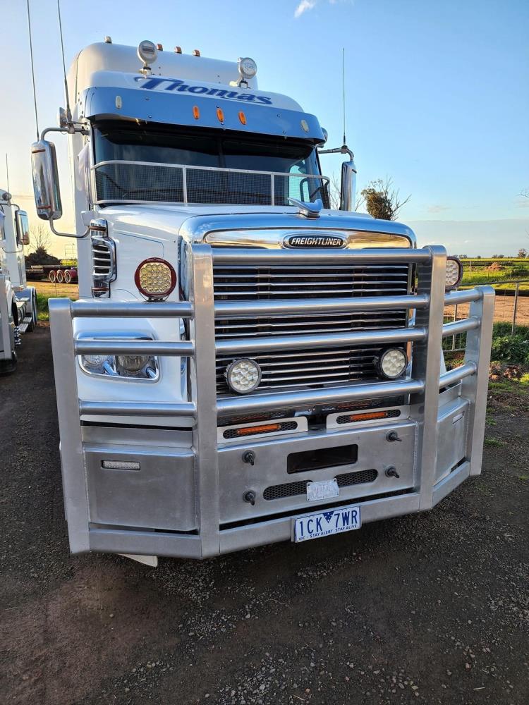 Lot 2 - 2014 FREIGHTLINER CORONADO BIG CAB 600 CUMMINS | AuctionsPlus