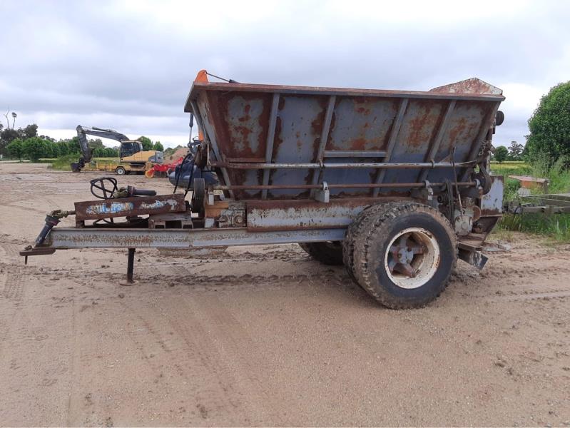 Lot 18 - 5 TONNE LEITH GYPSUM SPREADER | AuctionsPlus