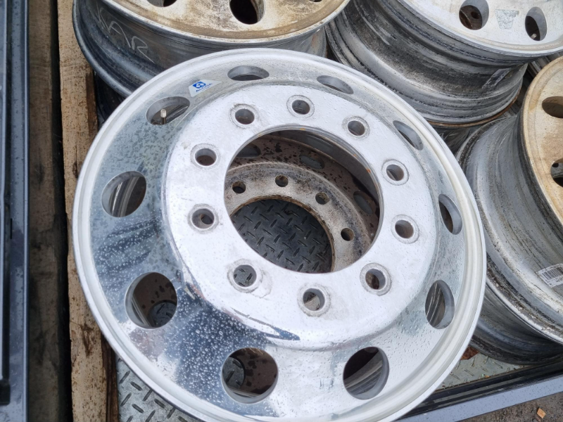 Lot 14 - American 10 Stud Alloy Rims | AuctionsPlus