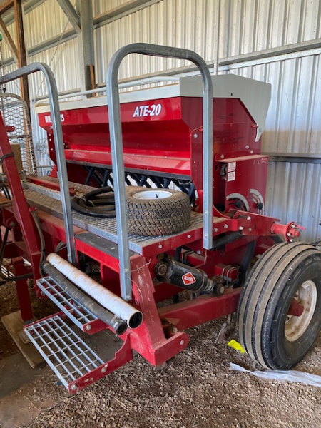 Lot 297 - Williams ATE-20 Seeder | AuctionsPlus
