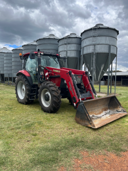 Lot 27 - CASE MAXXUM 100 | AuctionsPlus