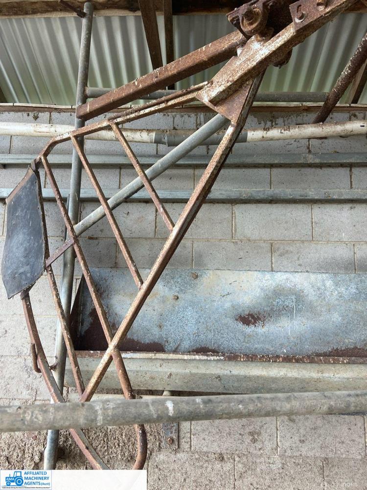 Lot 343 - 2 x Pendulum Dairy Gates | AuctionsPlus