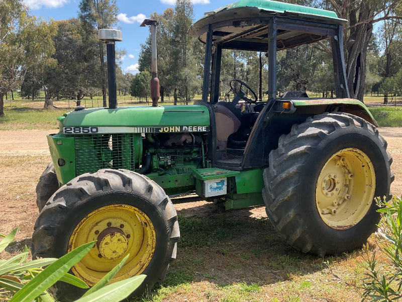 Lot 6 - John Deere 2850 Tractor | AuctionsPlus