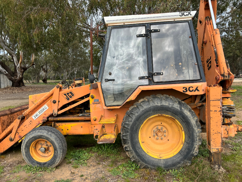 Lot 92 - JCB 3CX Front & Back End Loader | AuctionsPlus