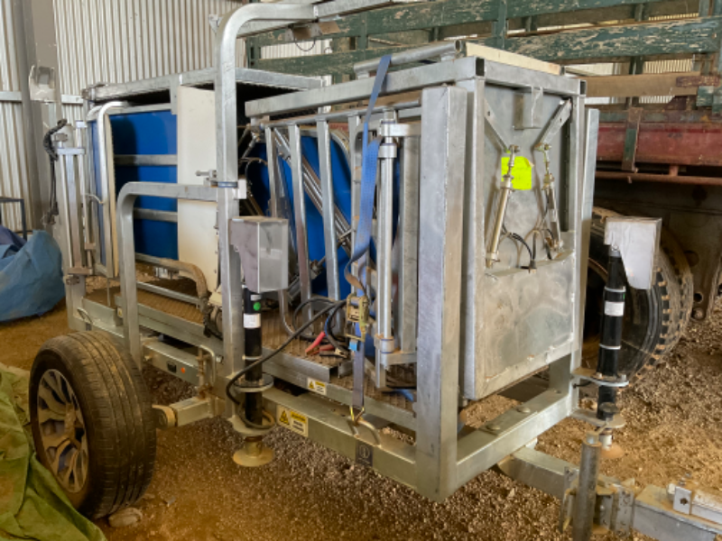 Lot 10 - ClipEx Sheep handler | AuctionsPlus