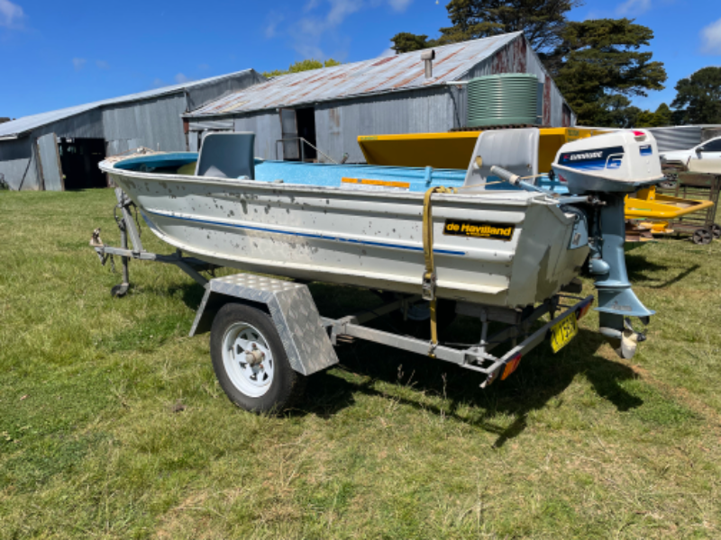 Lot 21 - Tinny 3.6m Boat | AuctionsPlus