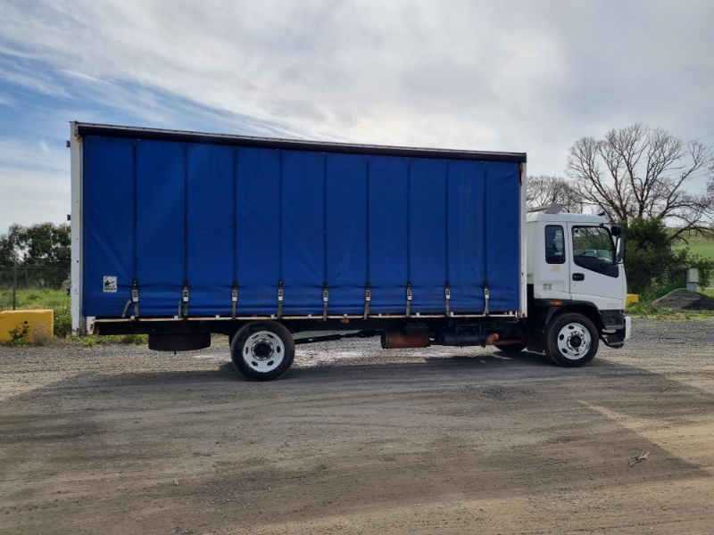 Lot 18 - 2003 Isuzu FSR 700 Long Curtiansider | AuctionsPlus