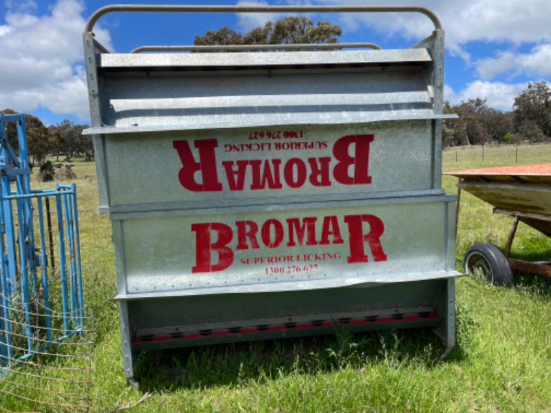 Lot 222 - Bromar Sheep Feeder | AuctionsPlus