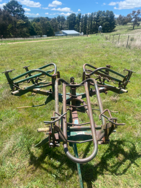 Lot 142 - Lamb Marking Cradle | AuctionsPlus