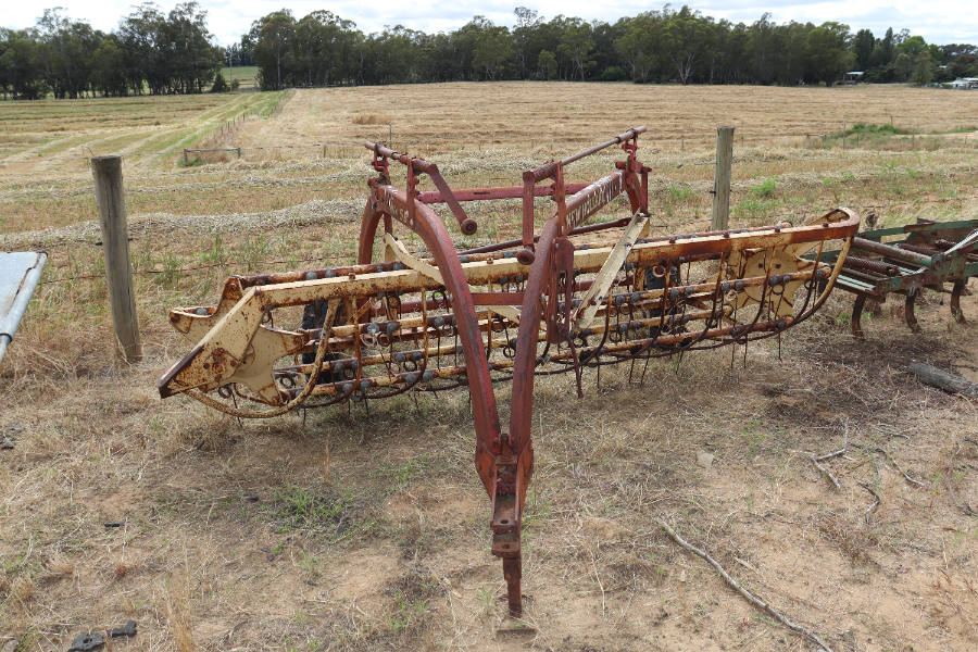 Lot 45 - New Holland Super 56 Rollerbar Rake | AuctionsPlus
