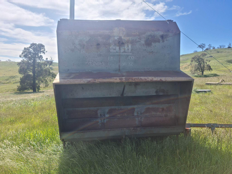Lot 84 - Cattle feeder | AuctionsPlus