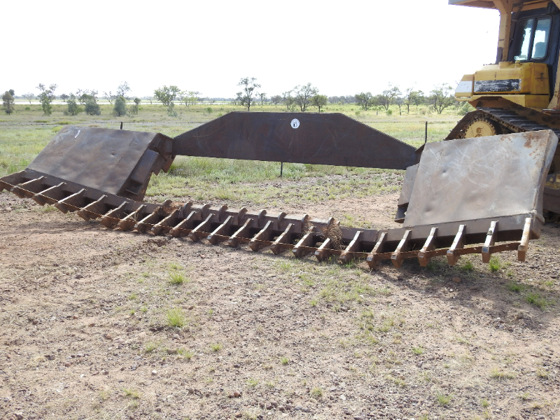 Lot 10 - Stick Rake suit D6H or D7 ZZFT walkin with sucker bar ...