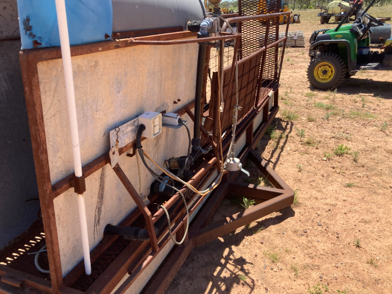 Lot 131 - Mobile sheep jetting race with electonic valves and variable ...
