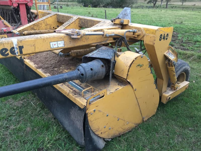 Lot 132 - Vermeer Mower-Conditioner MC-840 trailing, Disc Cut, metal ...