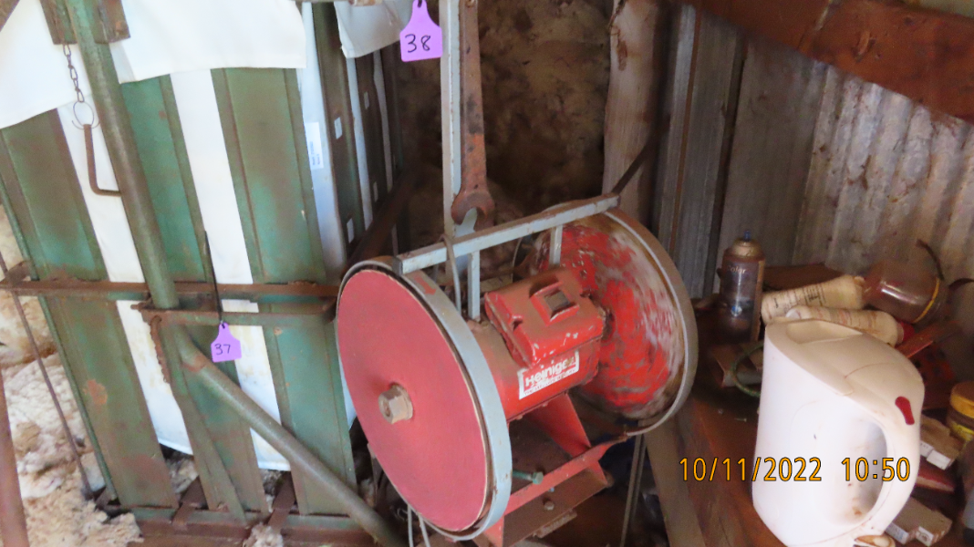 Lot 37 - Wool Press | AuctionsPlus