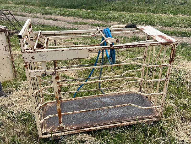 Lot 13 - THUNDERBIRD SHEEP WEIGH CRATE | AuctionsPlus