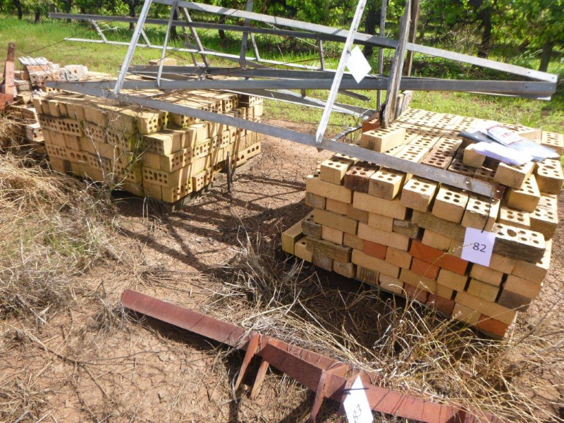 Lot 82 - Bricks | AuctionsPlus