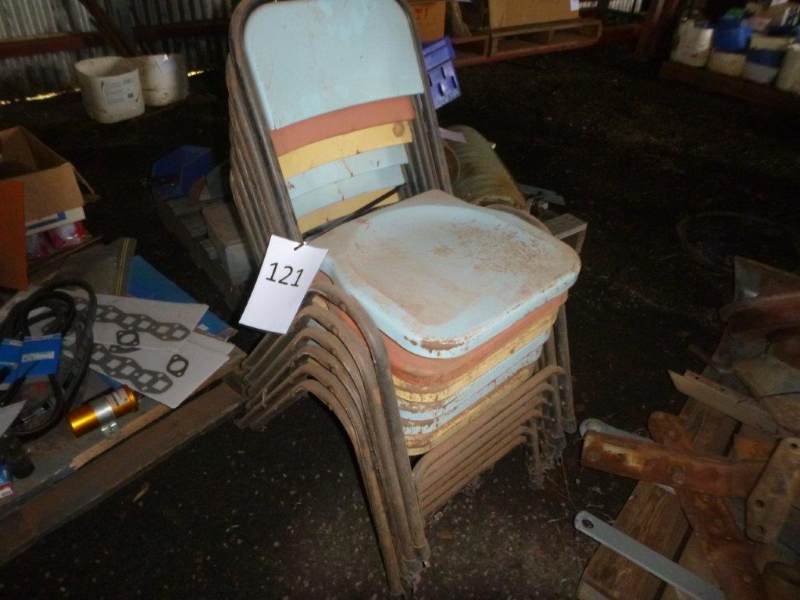 Lot 121 - Chairs | AuctionsPlus
