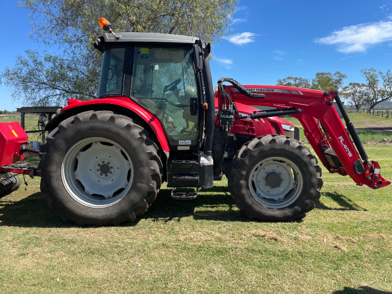 Lot 1 - Massy Ferguson Tractor with Front End Loader | AuctionsPlus