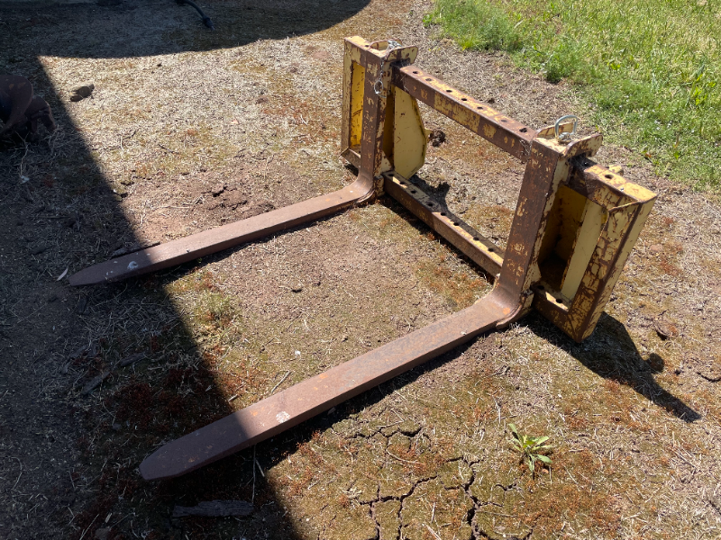 Lot 22 - Pallet Forks, quick hitch, suits Case Loader | AuctionsPlus