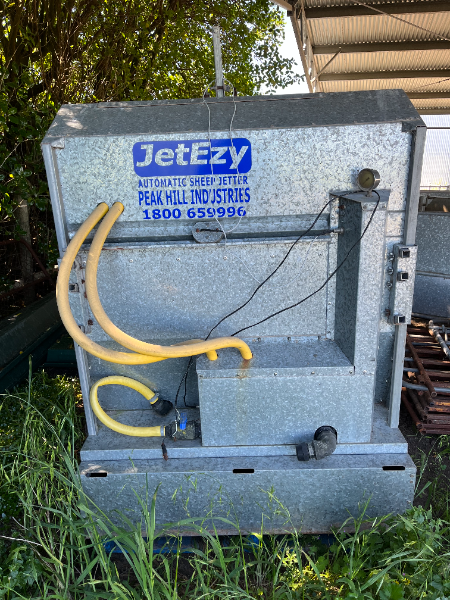 Lot 49 - JetEzy auto sheep jetter | AuctionsPlus