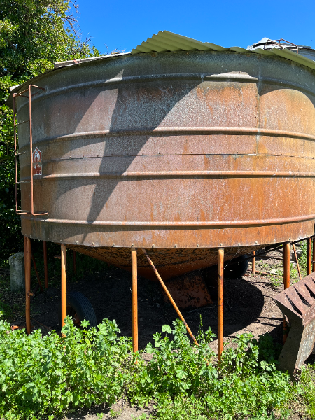 Lot 185 - silo | AuctionsPlus