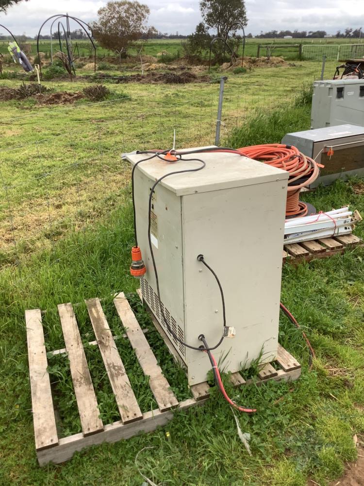 Lot 21 - Crown 3 phase battery charger | AuctionsPlus