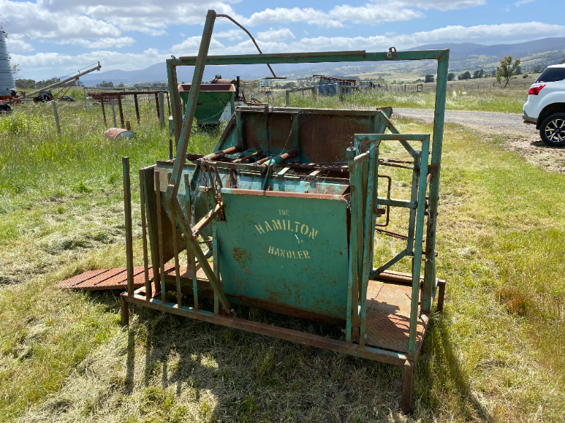 Lot 21 - Hamilton Sheep Handler | AuctionsPlus