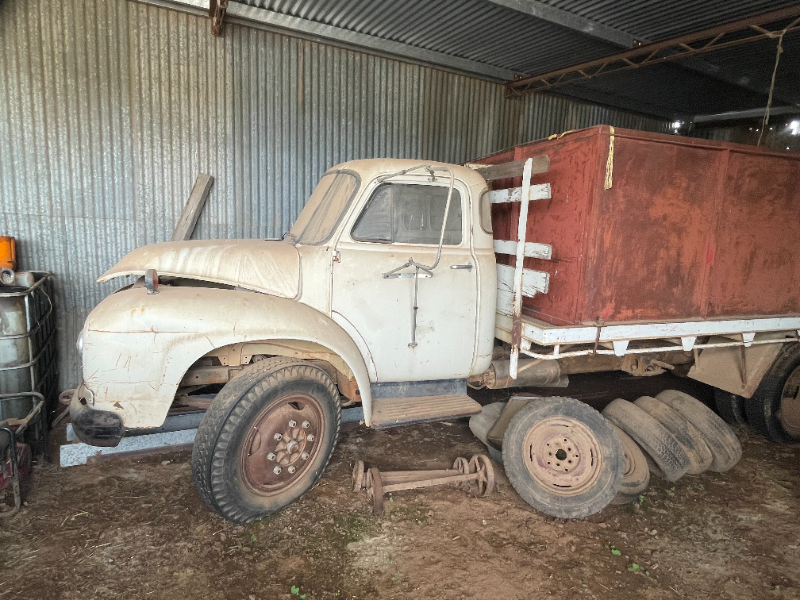 Lot 39 - Bedford JS truck | AuctionsPlus